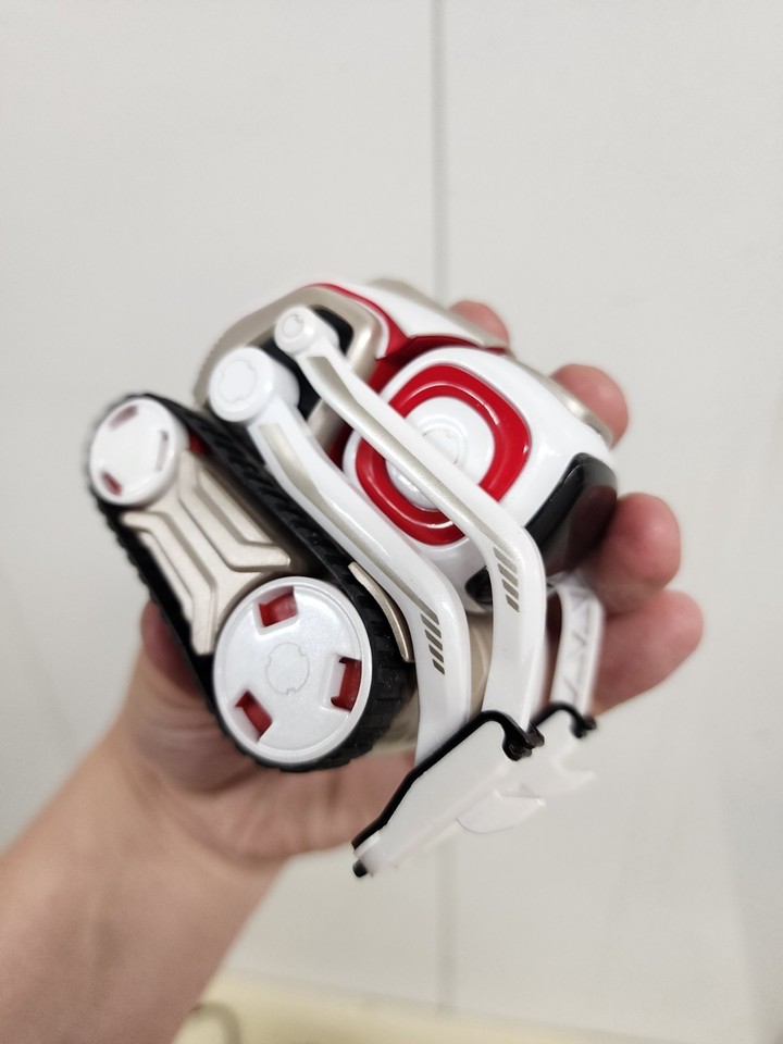 Anki Cozmo Robot with Original Box, Charger, 3 Power Cubes, Tested | eBay