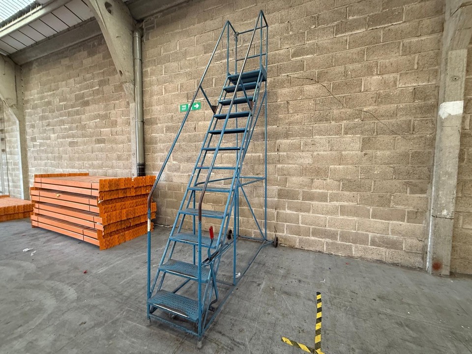 Mobile Saftey Warehouse Platform Steps Ladders Stairs High Bay Storage ...