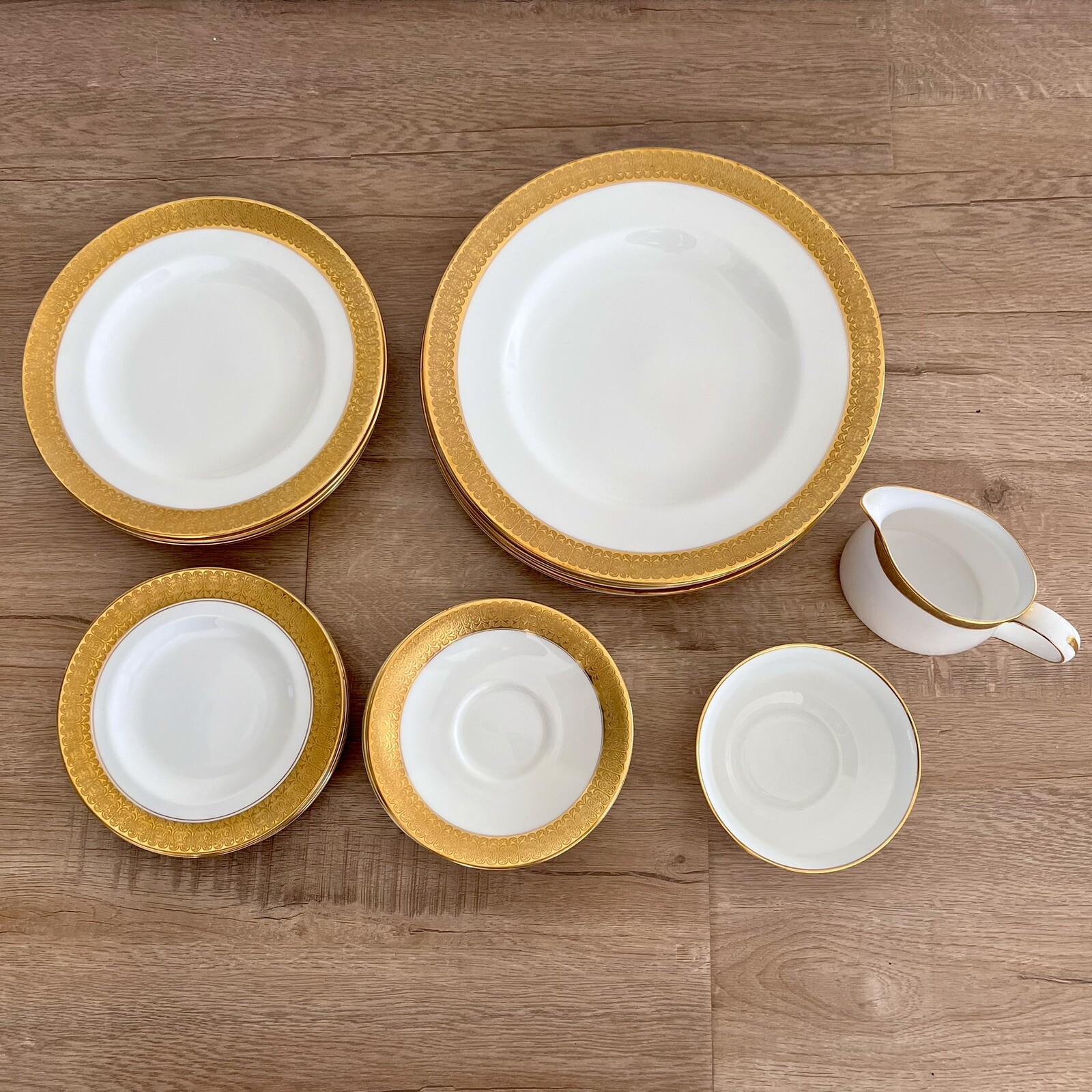 25 PCs Royal Crown Derby St. George Dinnerware - Plates, Sugar Bowl ...