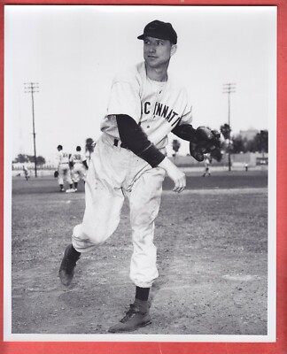 1946 CINCINNATI REDS TEAM ISSUE 8 X 10 GLOSSY BUCKY WALTERS | eBay