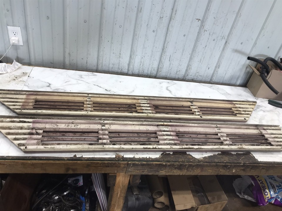 89 Wellcraft St Tropez 3200 Boat right left plastic trim vents covers ...
