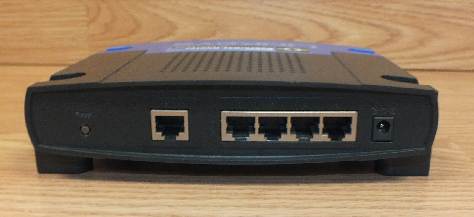 Linksys (BEFSR41 v4.3) 10/100 EtherFast Wired Cable/DSL Router w/ 4 ...