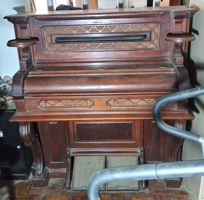 Musical Instruments (Pre-1930) - Antique Reed Organ