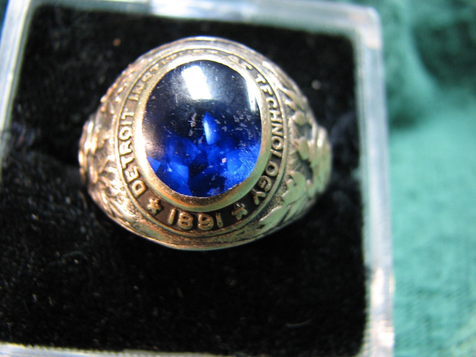 Detroit Institute of Technology Men's Ring Balfour 10K Gold & Sterling ...