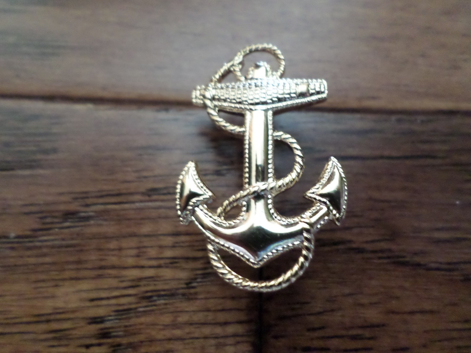 U.S NAVY GOLD ANCHOR LAPEL HAT PIN U.S MILITARY MINIATURE SIZE 1" X 1/4 ...