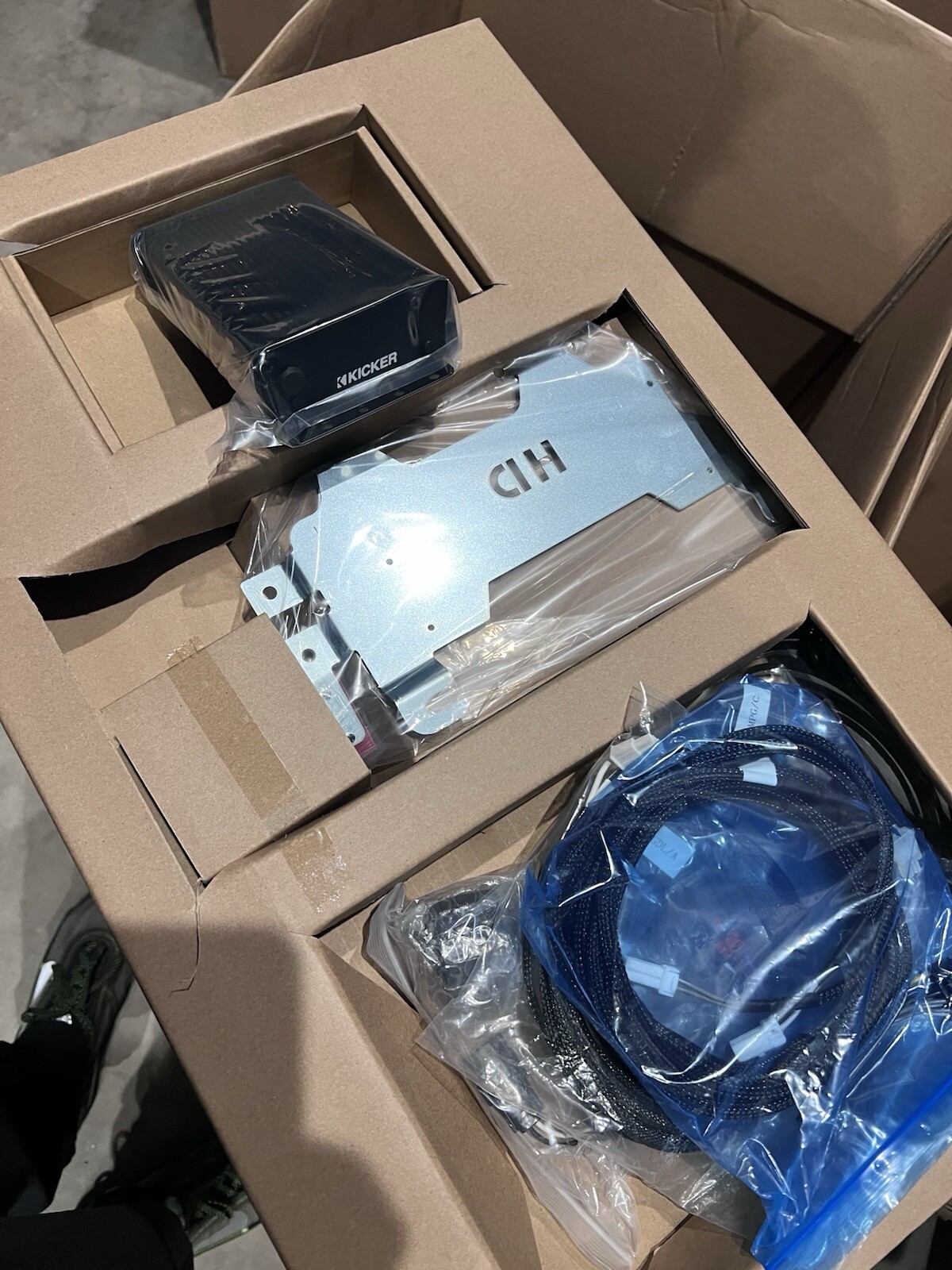 Hummer EV GMC DENALI CHEVY LTZ MULTIPRO KICKER BLUETOOTH | eBay