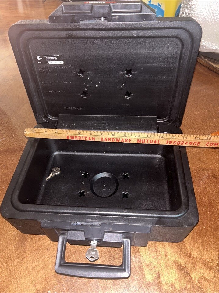 SENTRYSAFE R4132 fire rating class 350 & 177 = 1/2 hourGreat Condition ...