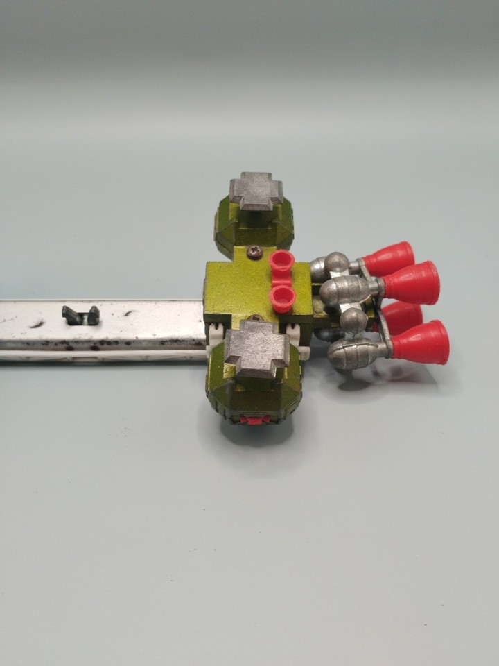 Original Vaisseau Cosmos 1999 l'aigle transporteur Space 1999 Vert ...