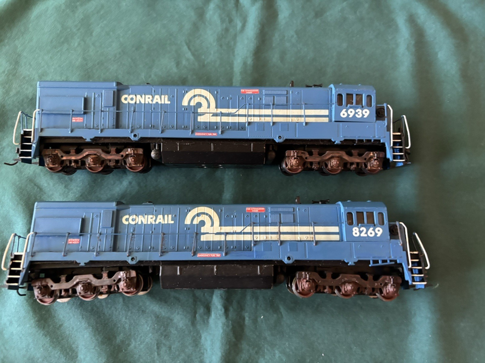 Athearn Blue Box U30C Conrail #6239 & 8269 - HO, Powered, Reg. DC ...