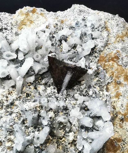 627g Natural Red Octahedral Helvite Quartz Crystal Cluster Specimen ...