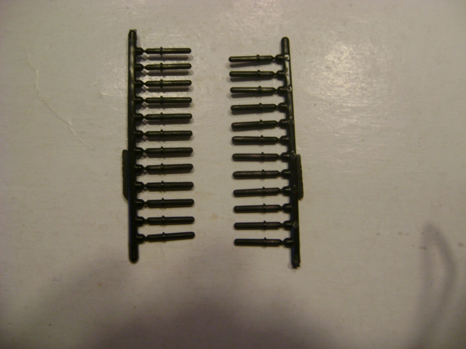 Lionel 1122-234 "O27" Gauge Insulating Track Pins (pkg. of 24) | eBay
