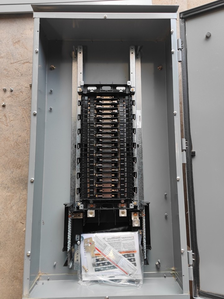 SUQARE D 225 AMP PANELBOARD 240 120V SINGLE PHASE 1PH 3W 42 Cir NEMA 3R ...