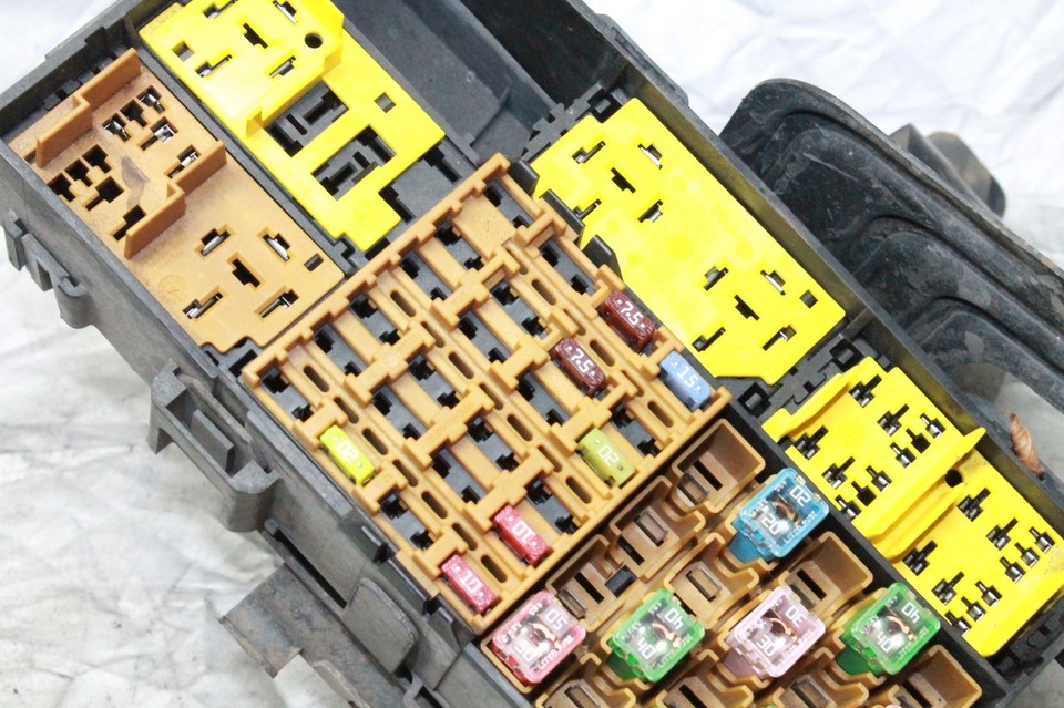 95-04 Ford Ranger Under Hood Main Fuse Box Relay Box W/ Mounting ...
