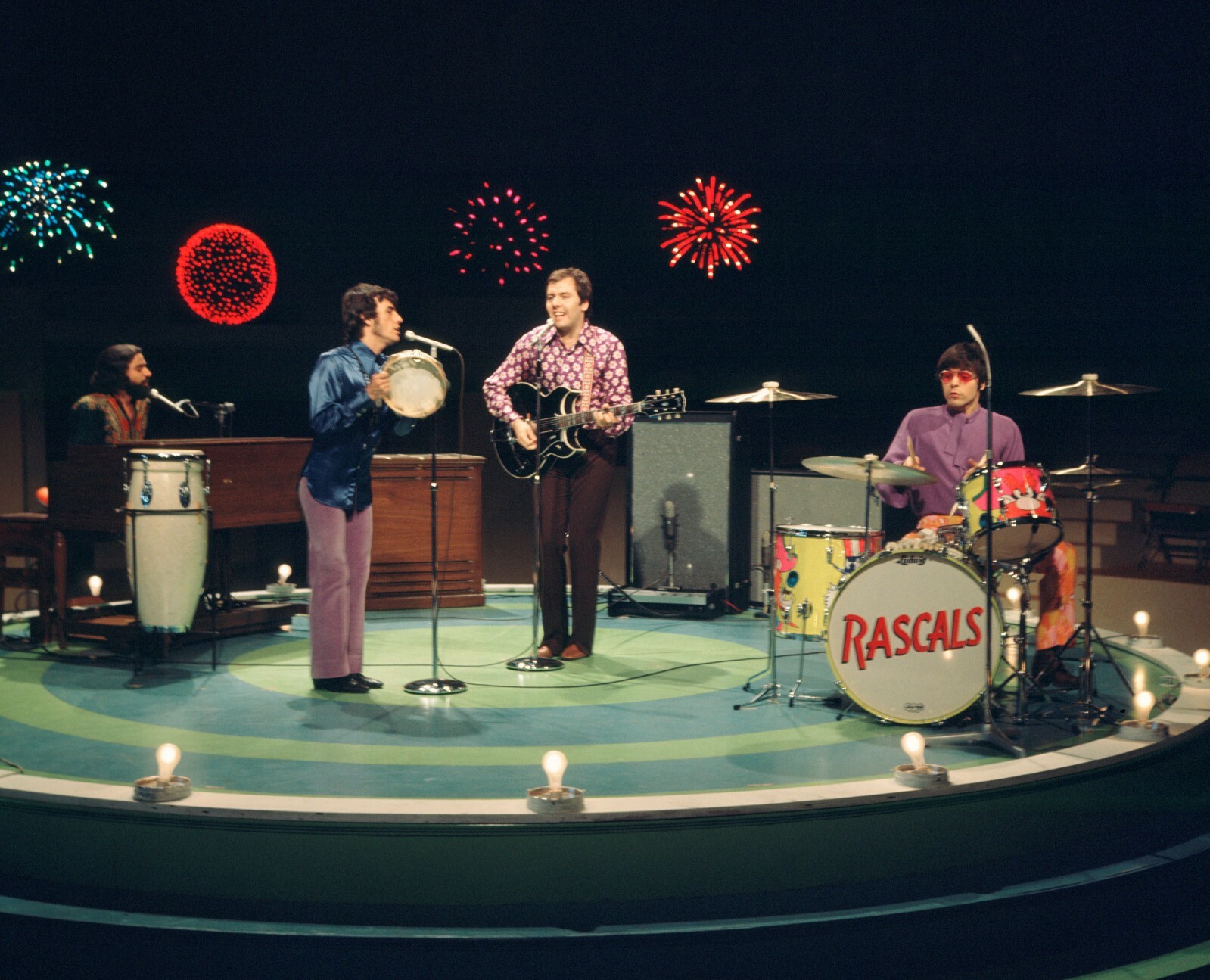 THE RASCALS - TV SHOW PHOTO #28 - KRAFT MUSIC HALL | eBay