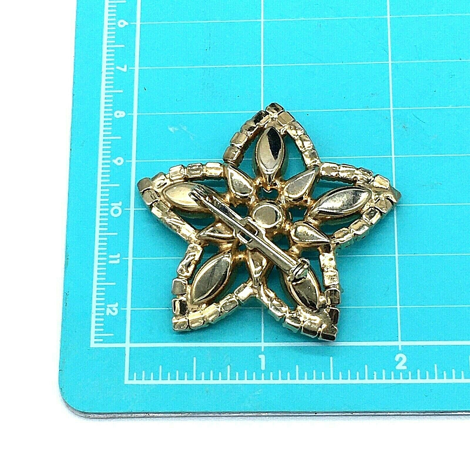 Vintage? Lux Light Catching Rhinestone Star Brooch - Gem