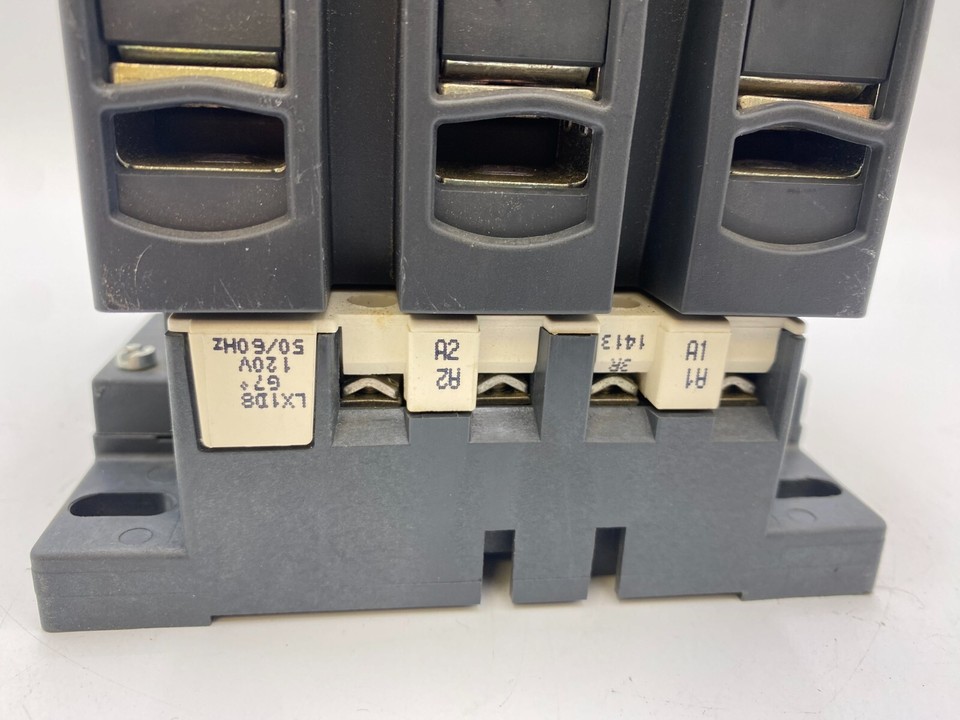 Schneider Electric LC1D150 Contactor 600V 3P 3PH 120V-Coil Used 3-Pole ...