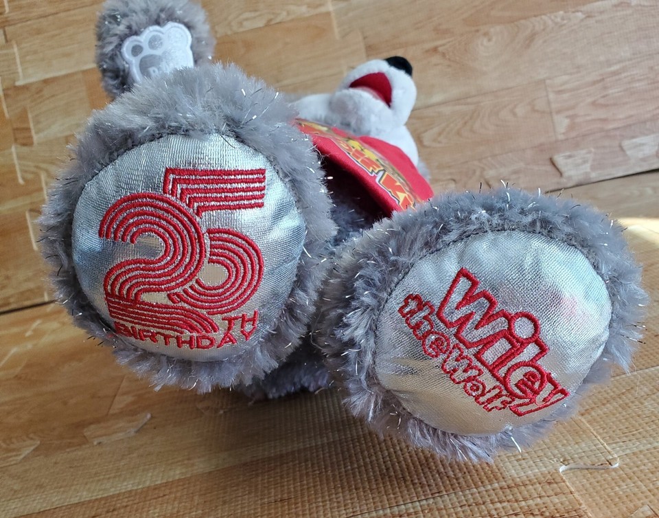 Wiley The Wolf Plush Great Wolf Kids Red Hoodie Shirt 25th Birthday ...