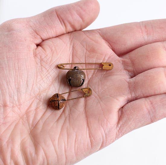 Set of 36 Factory Direct Craft Rusty Tin Safety Pins with Attached ...