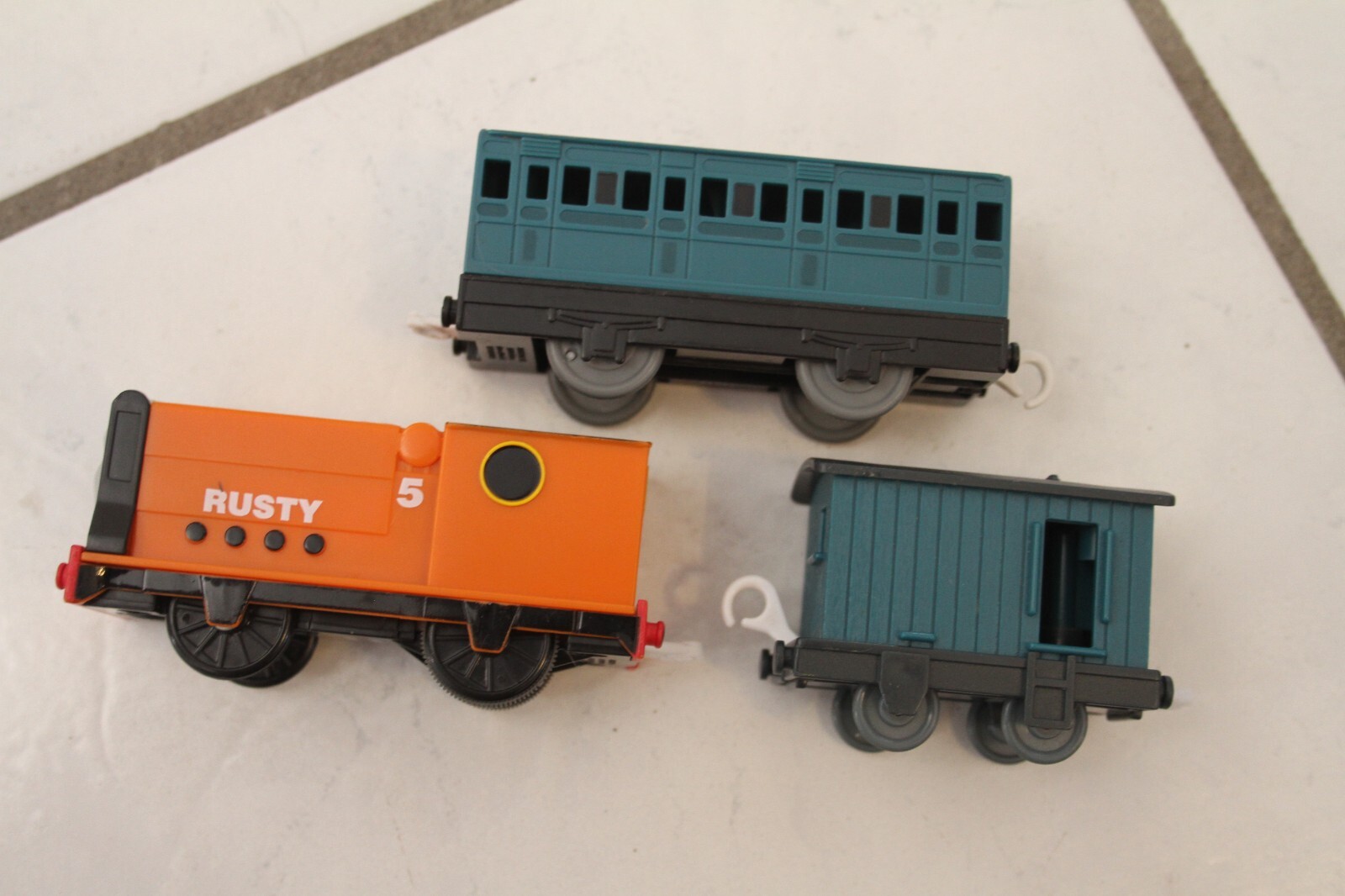 Thomas & Friends Trackmaster Rusty 2009 Train with Blue Coach & Caboose ...