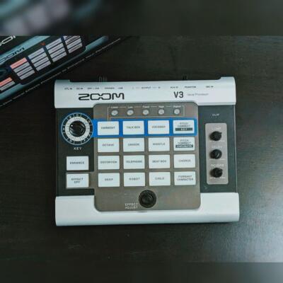 ZOOM V3 Vocal Processor Voice Effects Multi-Effect Voice Changer Free ...