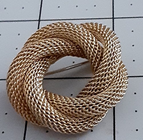 Vintage Woven Brooch/Pin 1.5 Inch Circle Twisted Into Shape Gold Tone ...