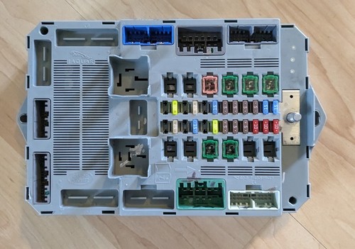 13-15 Jaguar XF XFR X250 Rear Smart Junction Fuse Relay Box ...