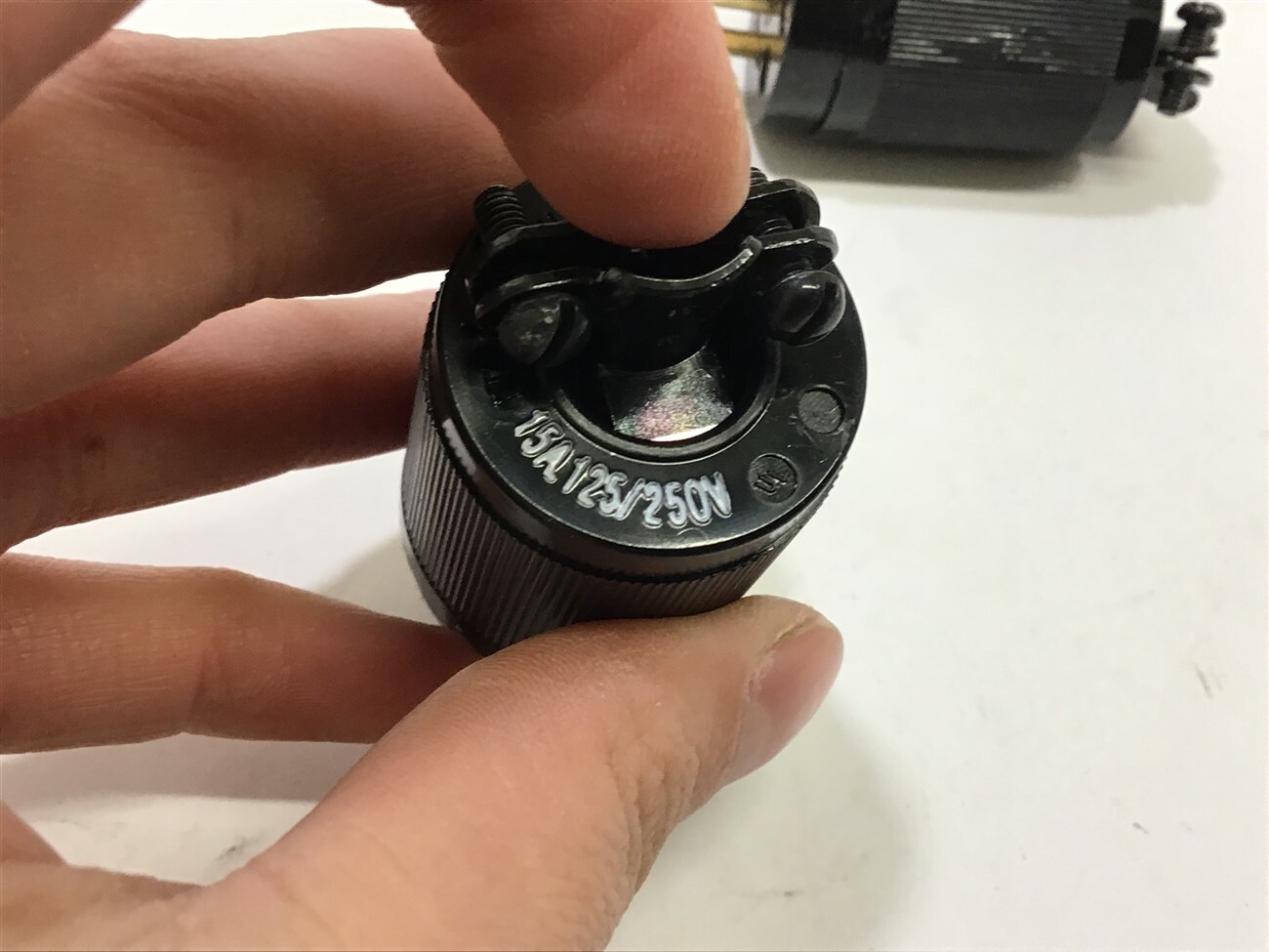 Hubbell HBL7485 Midget Twist-Lock Plug 15A 125/250V 3 pole 3 wire Black ...