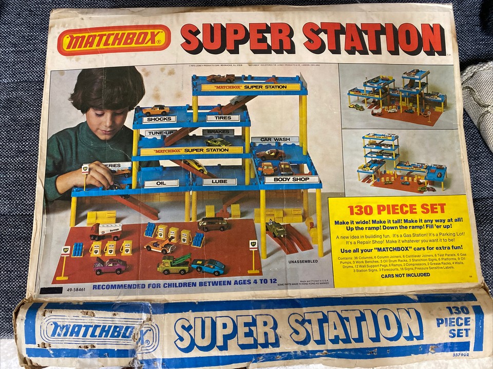 Vintage MATCHBOX SUPER STATION 130 Piece set Gas Station Parking Lot ...