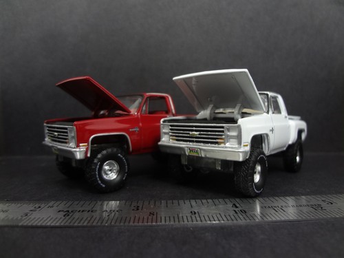 Auto World 1986 Chevy Silverado K10 Stepside white & red BUNDLE - Loose ...