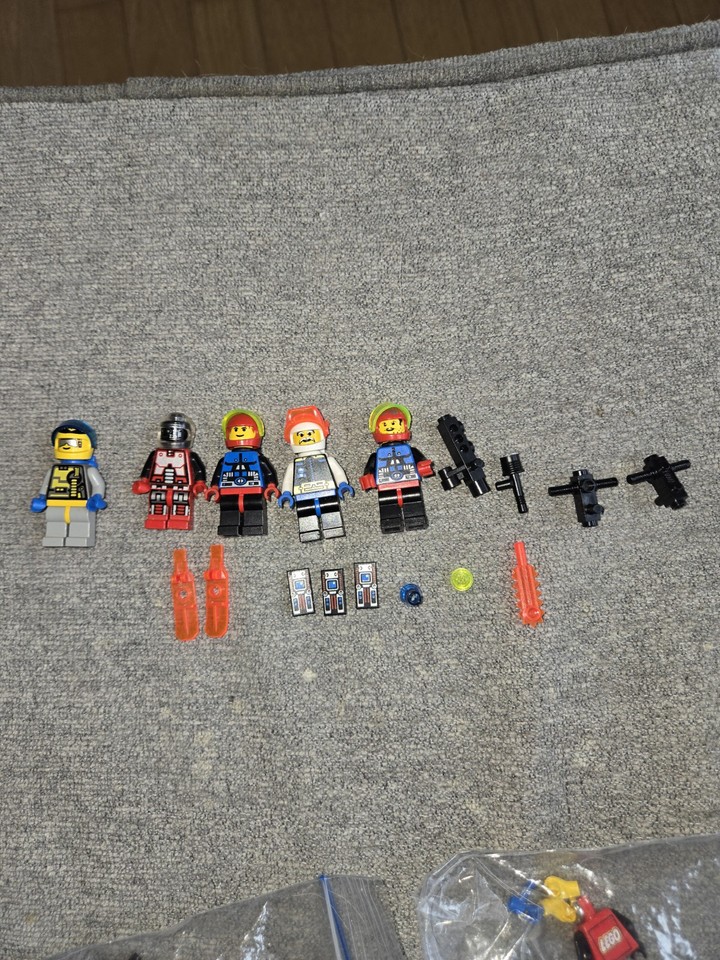 Vintage LEGO 6705 Space Explorers Minifigures 1994 Complete w ...