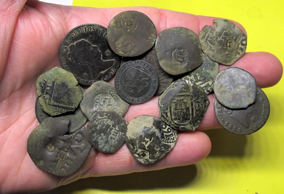 AWESOME LOT 16 DATED PIRATE TREASURE COBS SPANISH MARAVEDIS COLONIAL ...