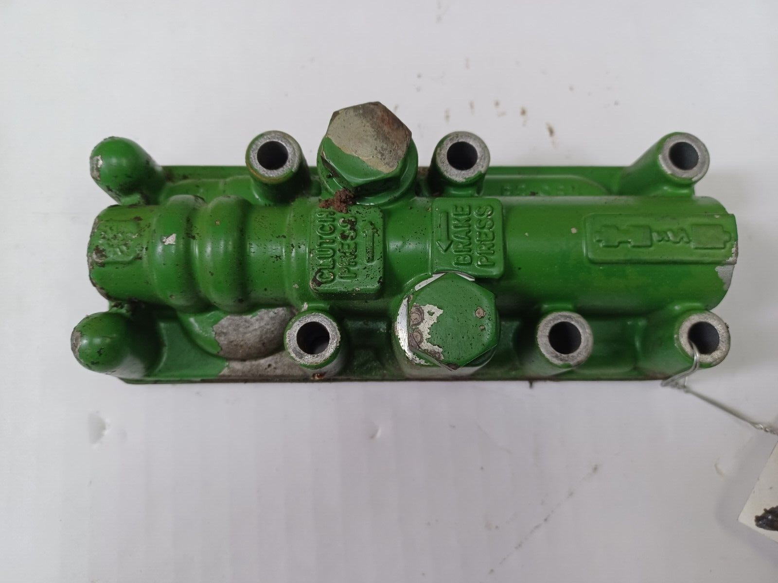 JOHN DEERE 6110 6120 6200 6210 6220 6300 6310 6320 6400 HOUSING VALVE ...