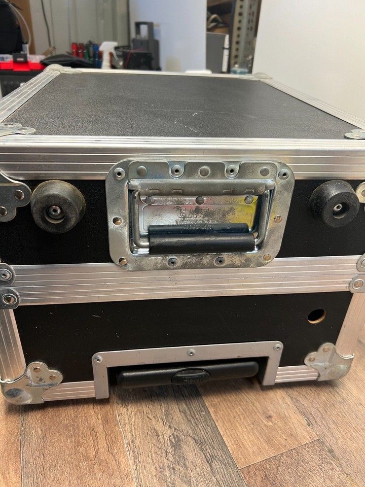 Professional CASE Technologies Road, Shipping Equipment Rolling Case 19 ...