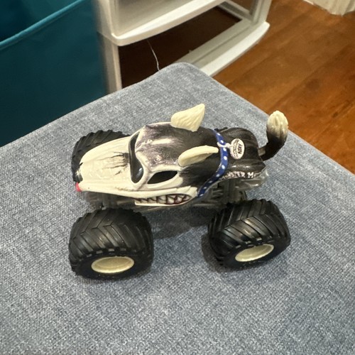 Hot Wheels Monster Jam 1:64 MONSTER MUTT HUSKY Monster Truck | eBay