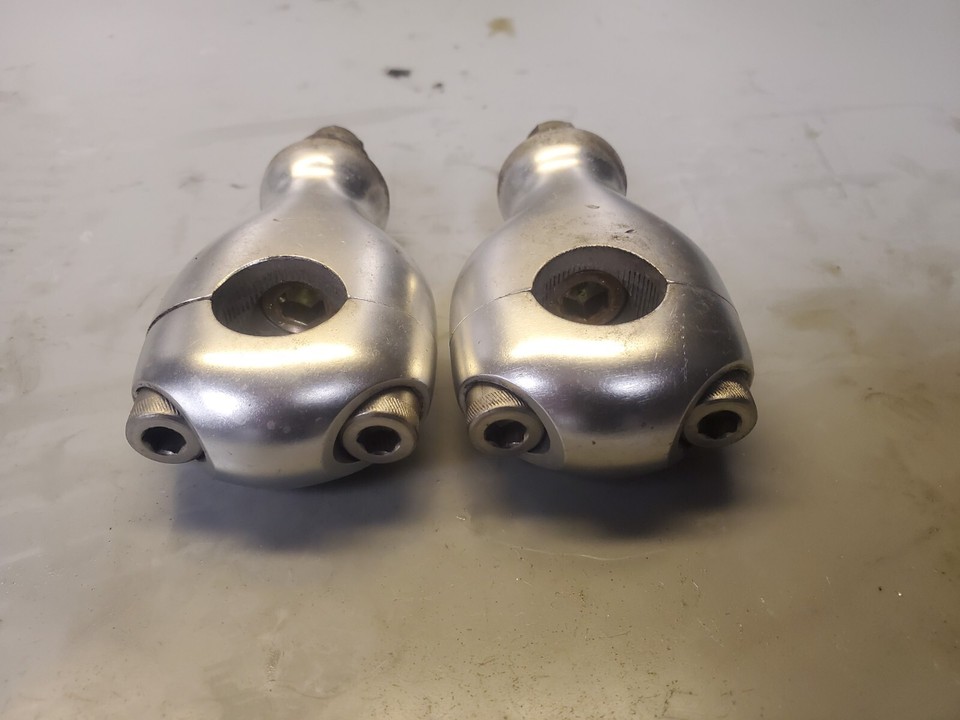 01 - 04 2002 Triumph Speed Triple 955i handlebar clamps holders risers ...