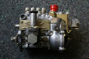 NEU NOS Mercedes-Benz W123 S123 OM616 BOSCH Einspritzpumpe Injection ...