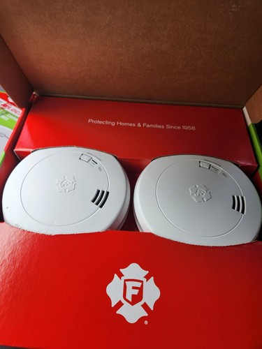 First Alert 2 Pack 2-in-1 Smoke & Carbon Monoxide Alarms w/ Voice ...
