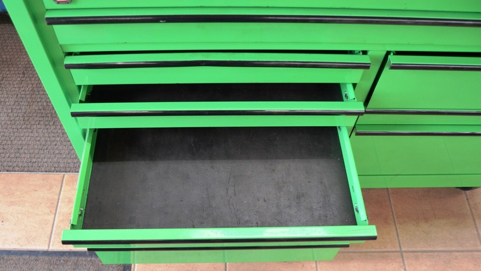 Matco 4s Tool Box Screamin green double bay, has power drawers and plug ...