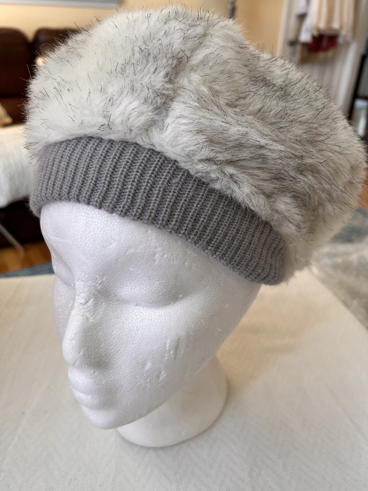 Gray White Hat Faux Fur Chic Styling 22” Circumferenc… - Gem