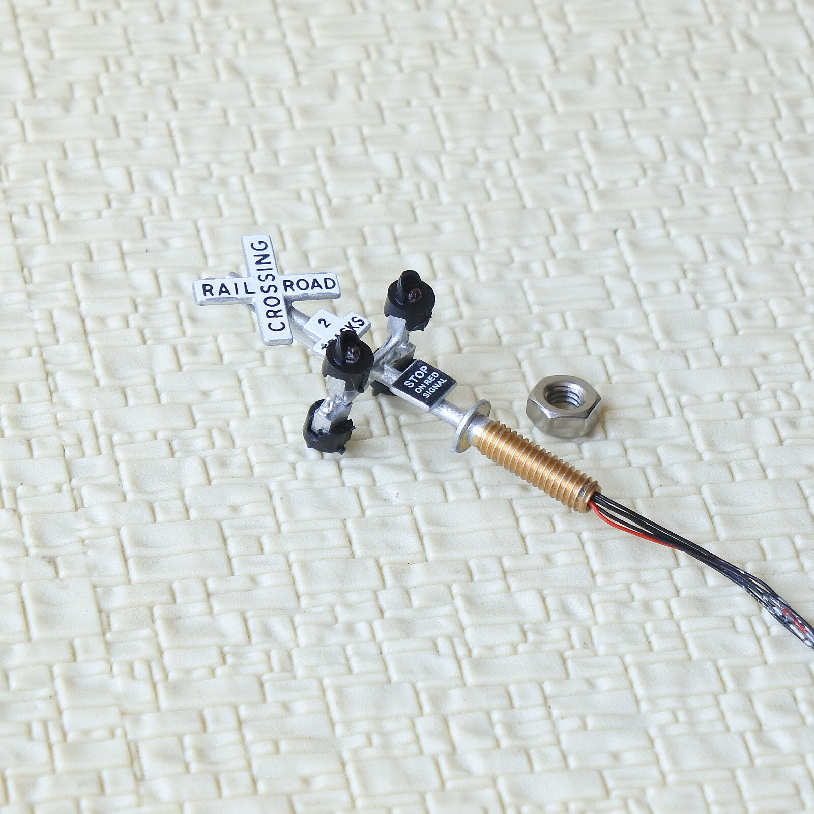 2 x N scale model railroad grade crossing signals LED 2 tracks ...