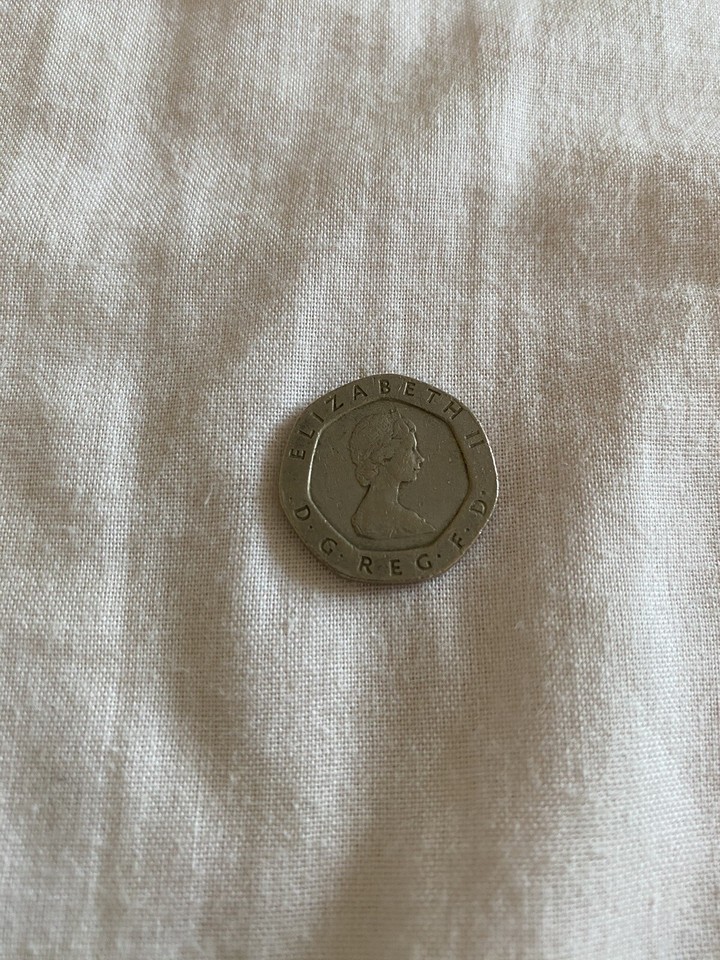 **GENUINE** 1982 20p Twenty Pence Coin **ORIGINAL FIRST YEAR MINT ...