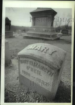 1993 Press Photo Head stone of the grave of Mary O'Neil St Mary's ...