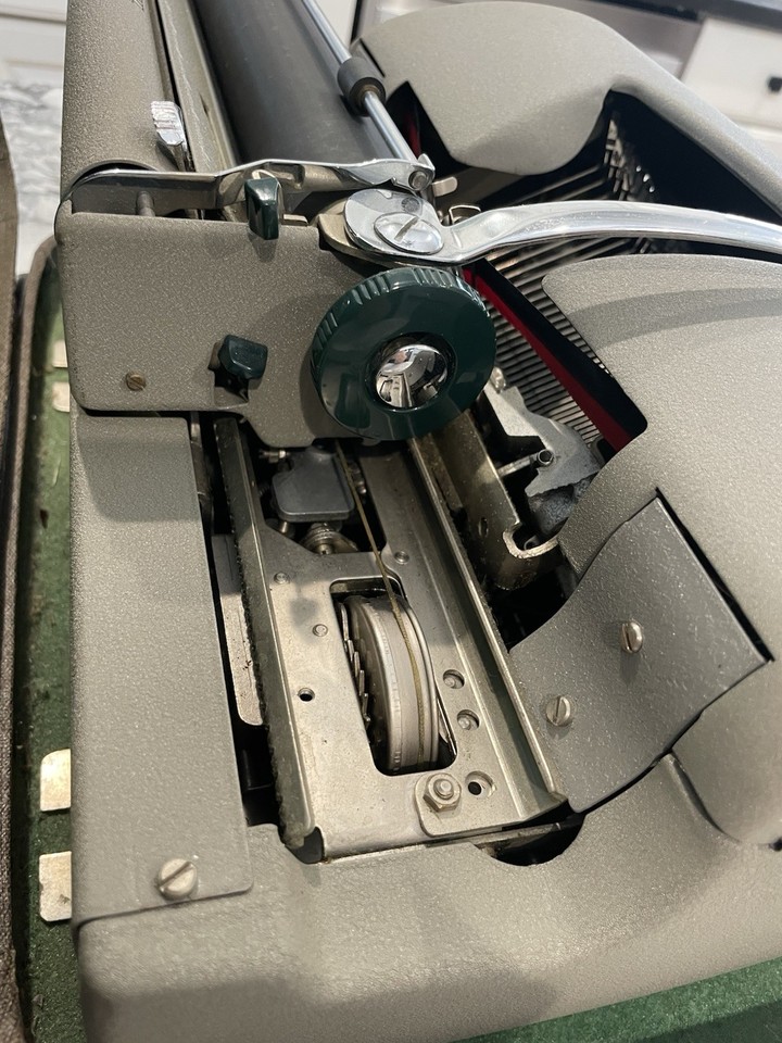 Vintage Remington Quiet-Riter Typewriter; Miracle Tab; 1950's USA ...