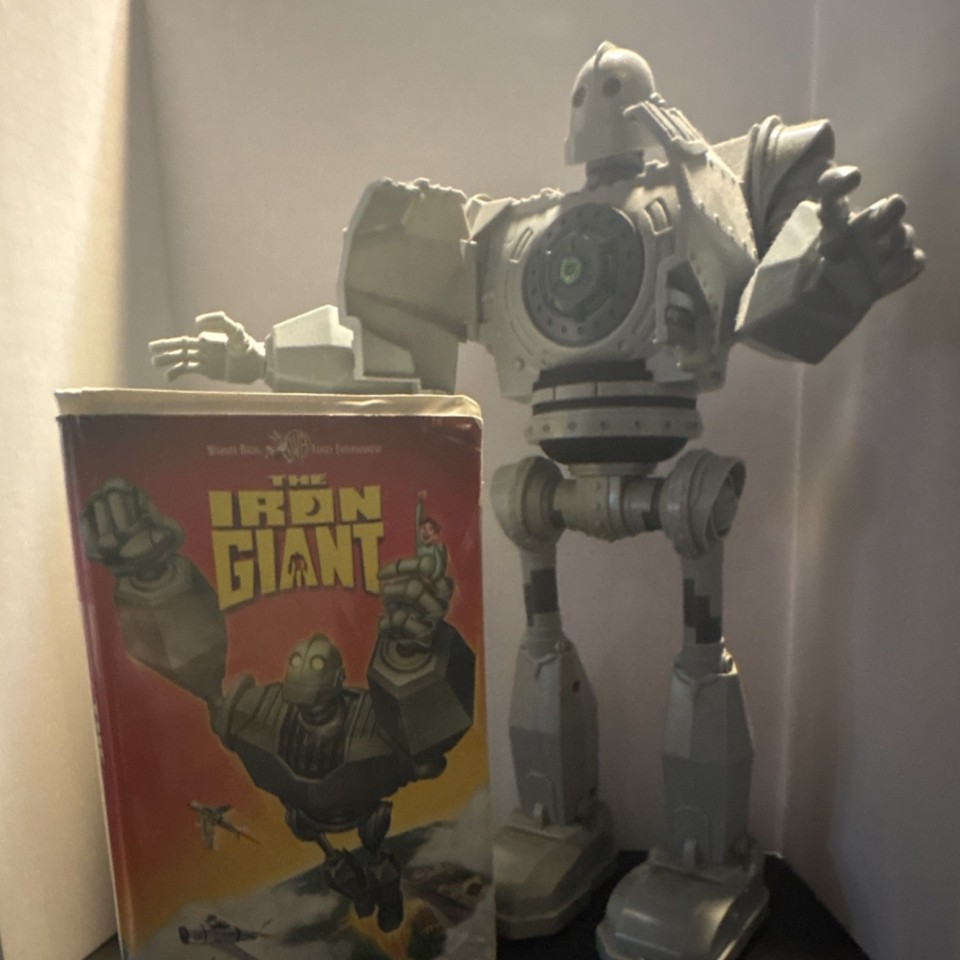 Warner Bros. The Iron Giant Robot Toy Figure with Box and VHS Tape | eBay