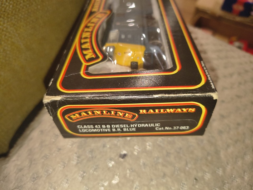 Mainline BR Class 42 Diesel Warship "Kelly" Train - 00 Gauge - Model ...