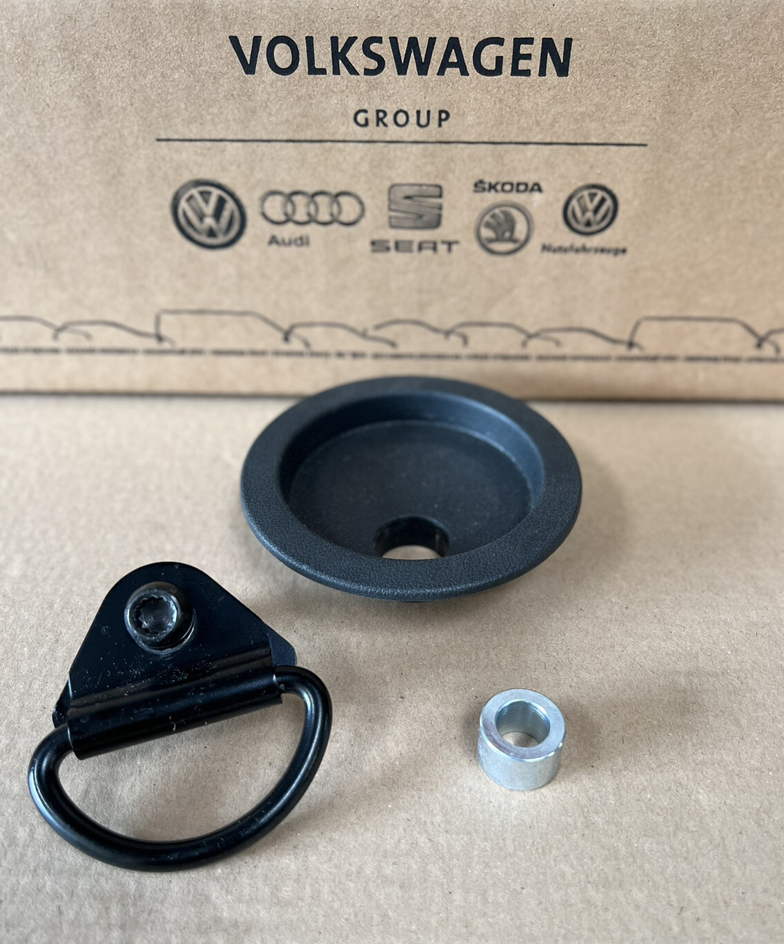 VW T5 T6 Transporter Shuttle Kombi Rubber Floor D Ring Tie Down Lashe ...