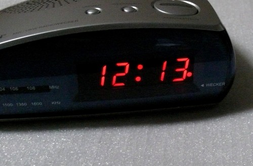 TEVION XL71202 Radiowecker FM MW Tuner Alarm Clock Uhrenradio Uhr ...