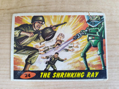 1962 MARS ATTACKS! TRADING CARD #24 THE SHRINKING RAY Excellent ...