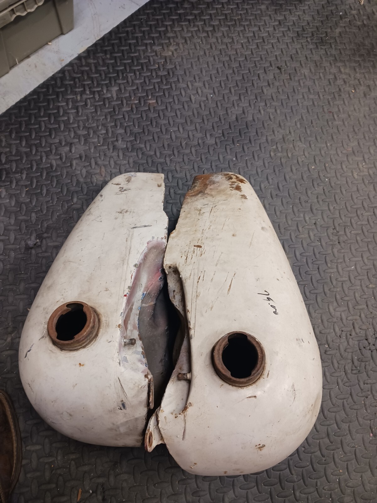 1966-1972 Harley Shovelhead FLH Stock 5-Gallon Gas Tanks | Black | Front