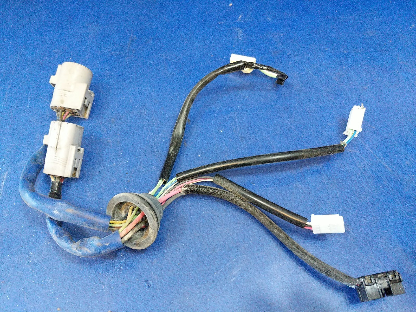 Passenger Headlamp headlight wiring harness connectors 08-11 Lexus ...